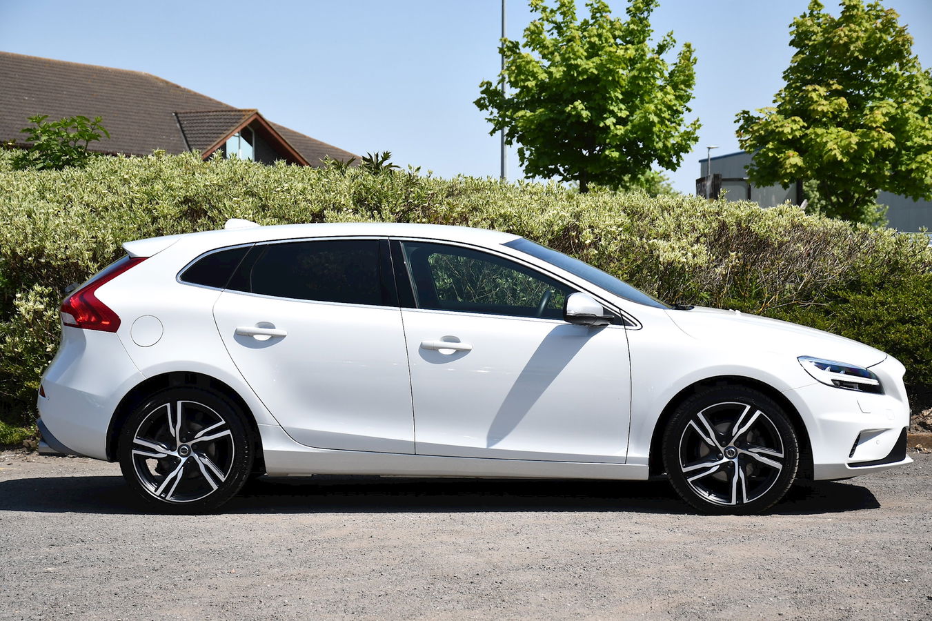 Used Volvo V40 T2 R-DESIGN EDITION 2019 0dr Manual (NC19HYT)